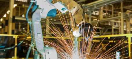 Can robots replace humans completely in the workplaces? Why? – MindStick