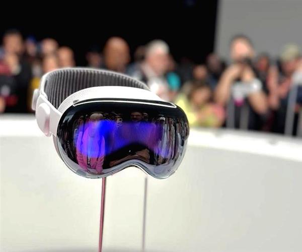 Apple Vision Pro Headset launch: Everything to Know About - MindStick